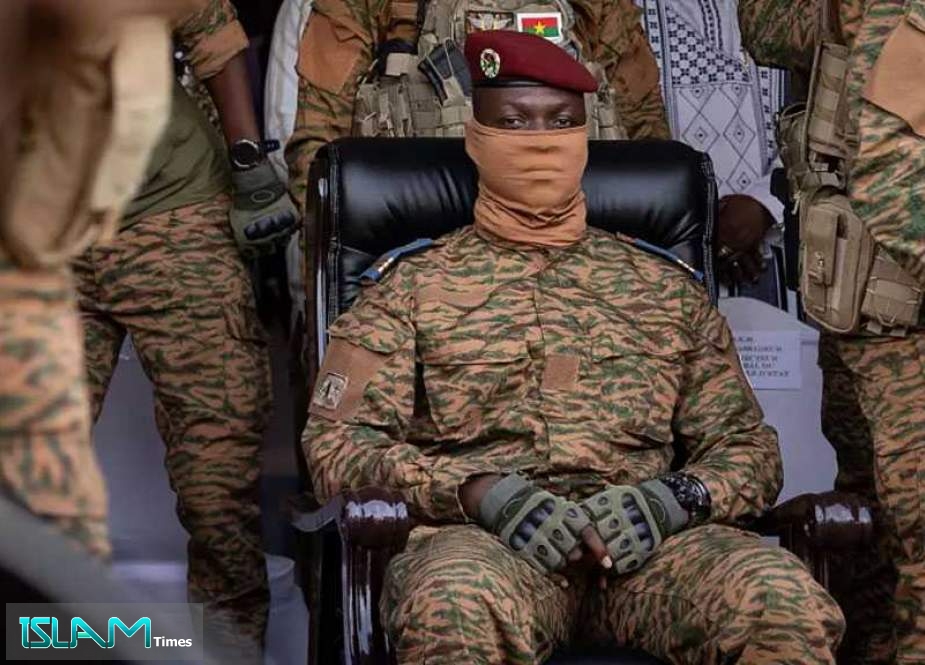 Ibrahim Traore Takes Oath to Lead Burkina Faso Transitional Government ...