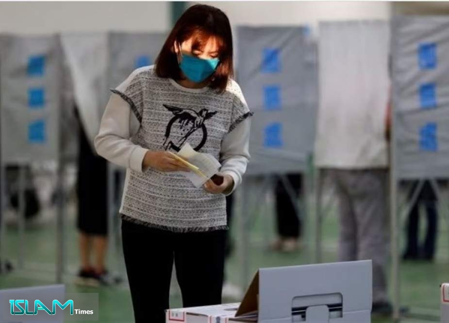 Taiwan Ruling Partys Lai Takes Initial Lead In Presidential Vote
